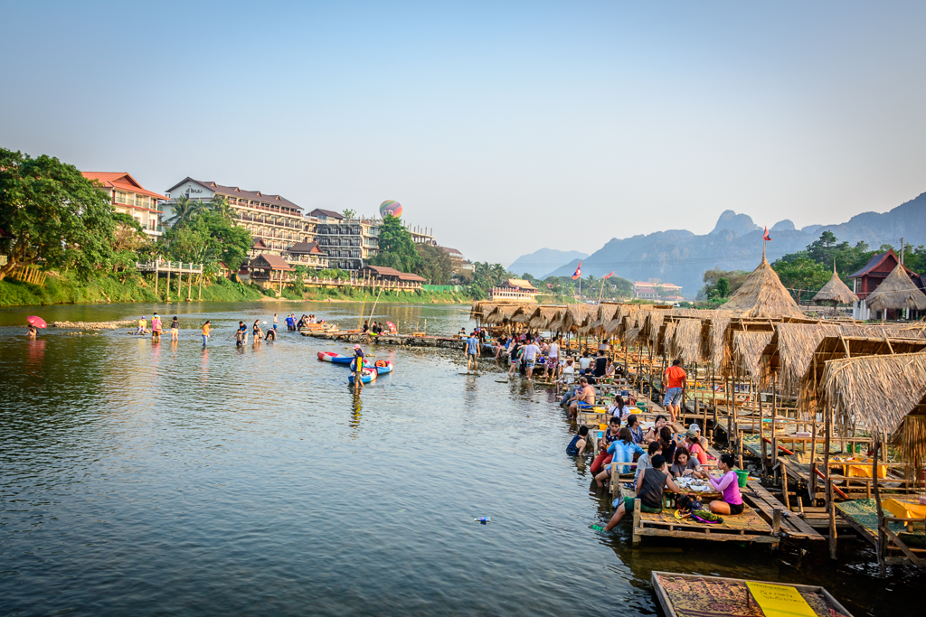 The Party River - Vang Vieng : One way ticket to Paradise